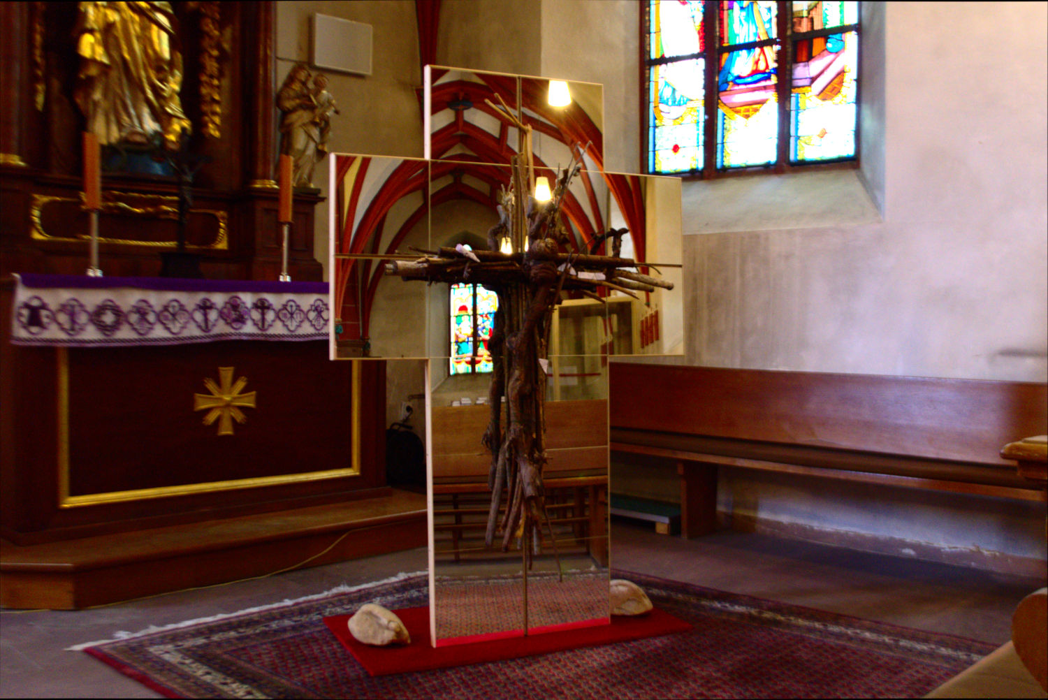 Pfarrei St. Peter und Paul Rheingau: Das Kreuz und der Spiegel